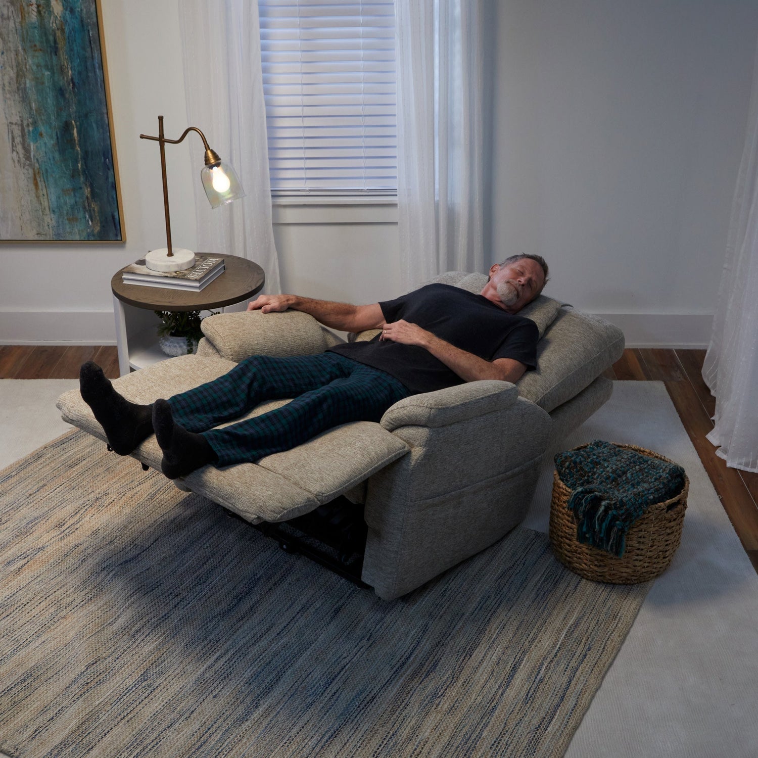 Sleeping in a Recliner? An Expert Guide to Sleeper Chairs – Zecliner